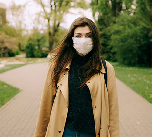 How to avoid falls when wearing a face mask?